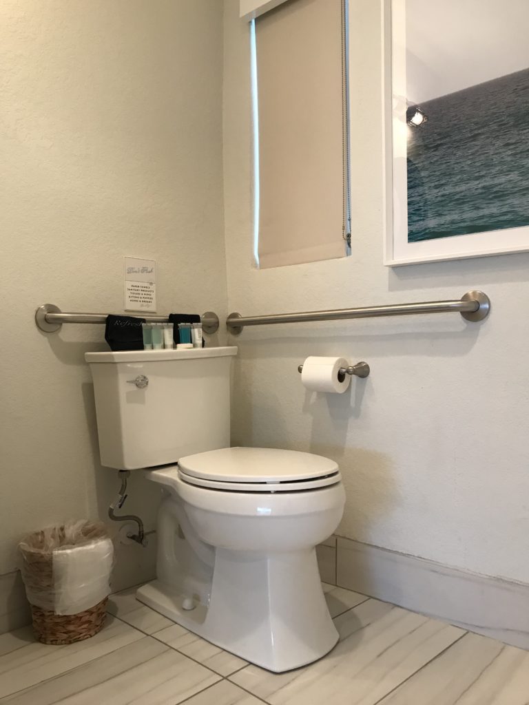 toilet with bars - Hotel Cabana